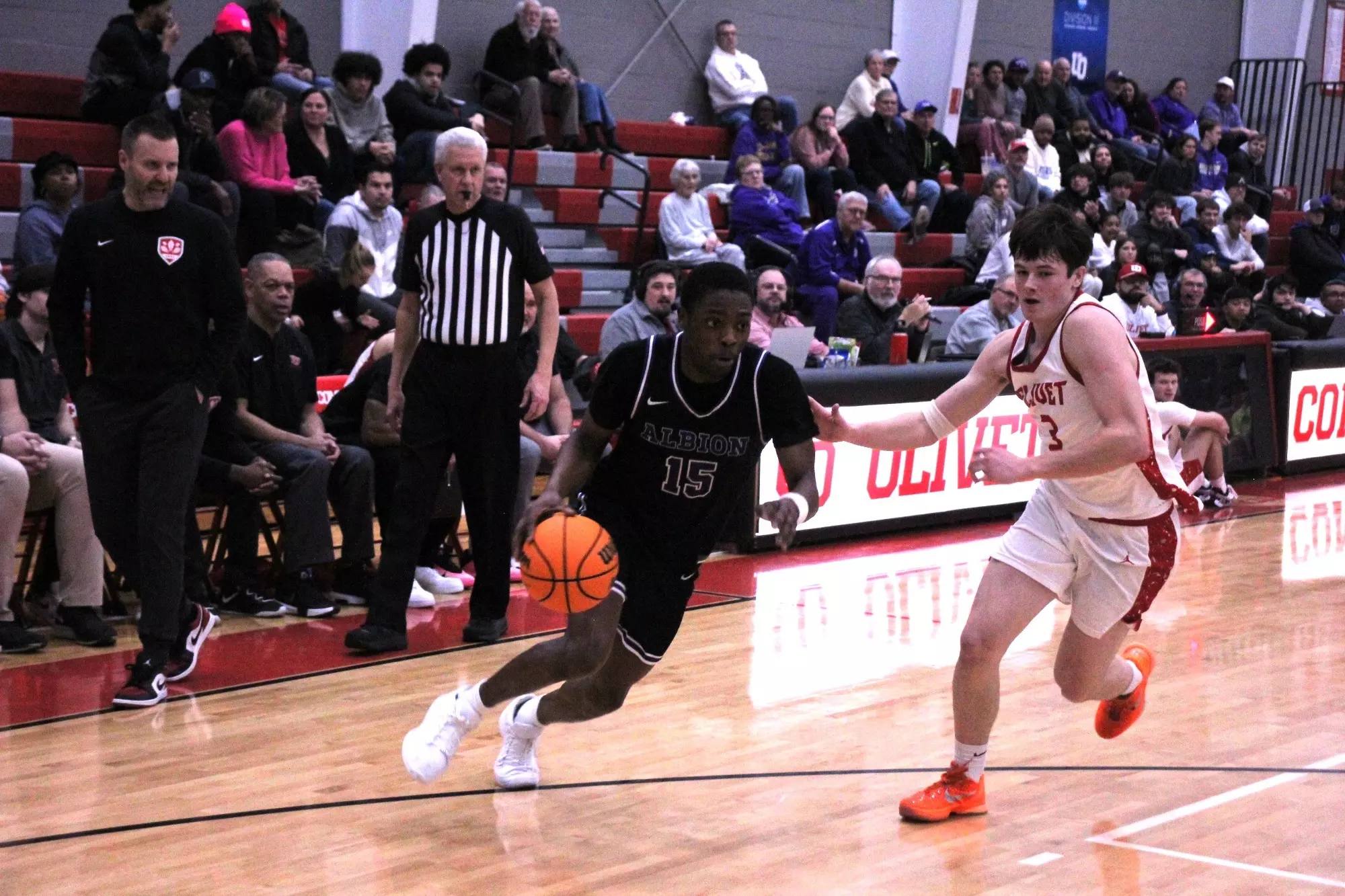 Men's Basketball Drops to Comets - Albion College