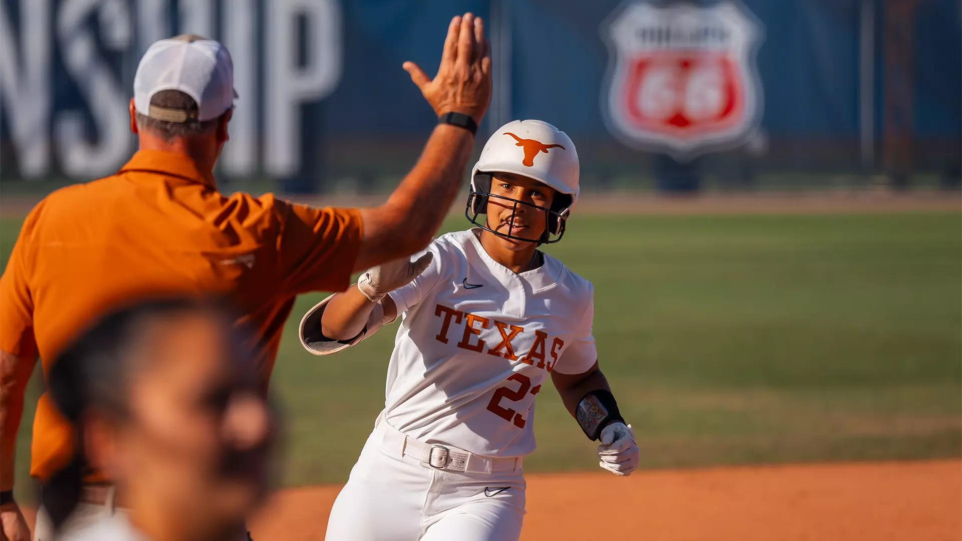 Viviana Martinez - Softball - University of Texas Athletics