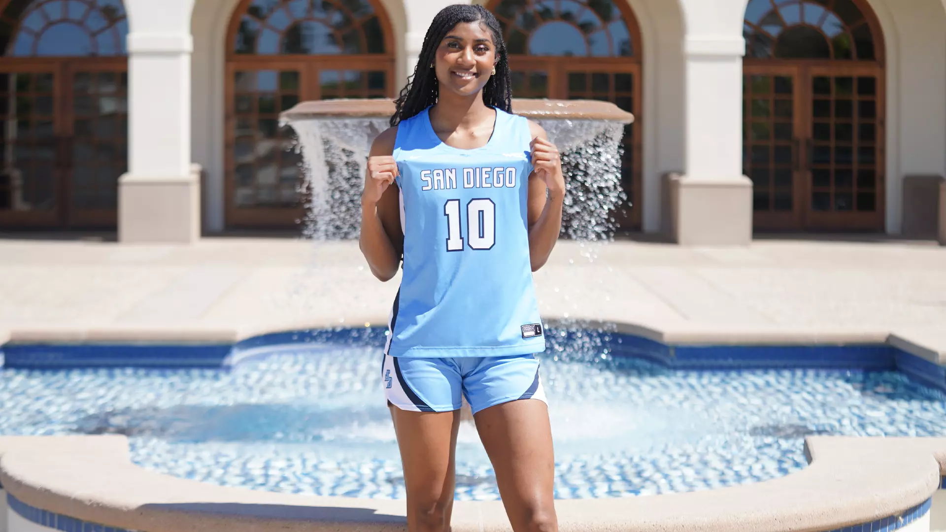 Women's Basketball Signs Transfer Forward Helen Holley - University of ...