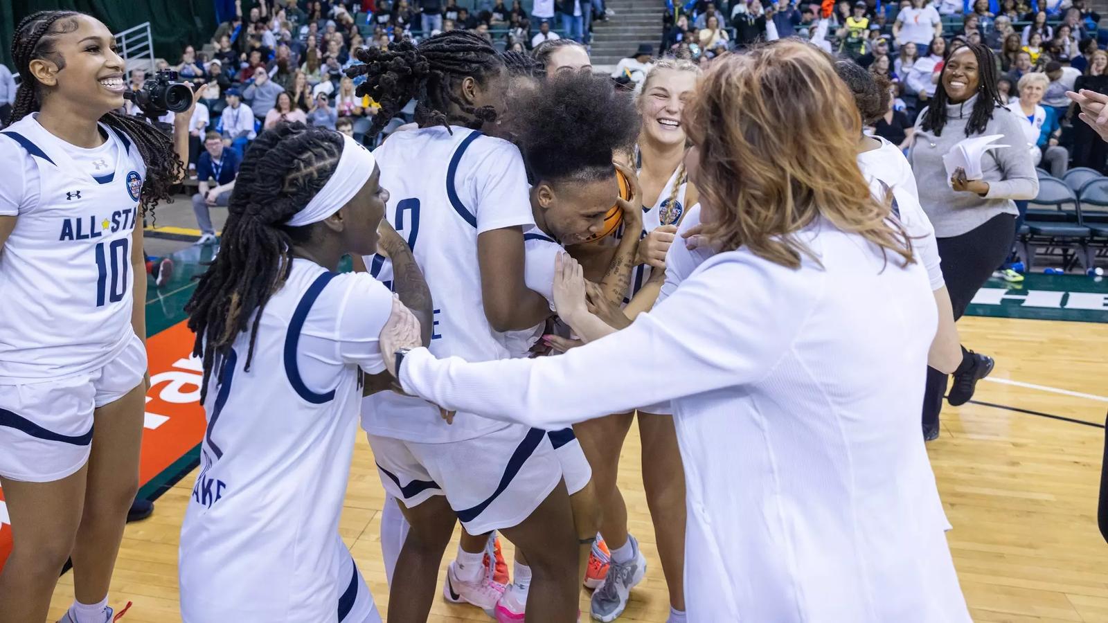 Dyaisha Fair Shines in Women's College All-Star Game - Syracuse ...