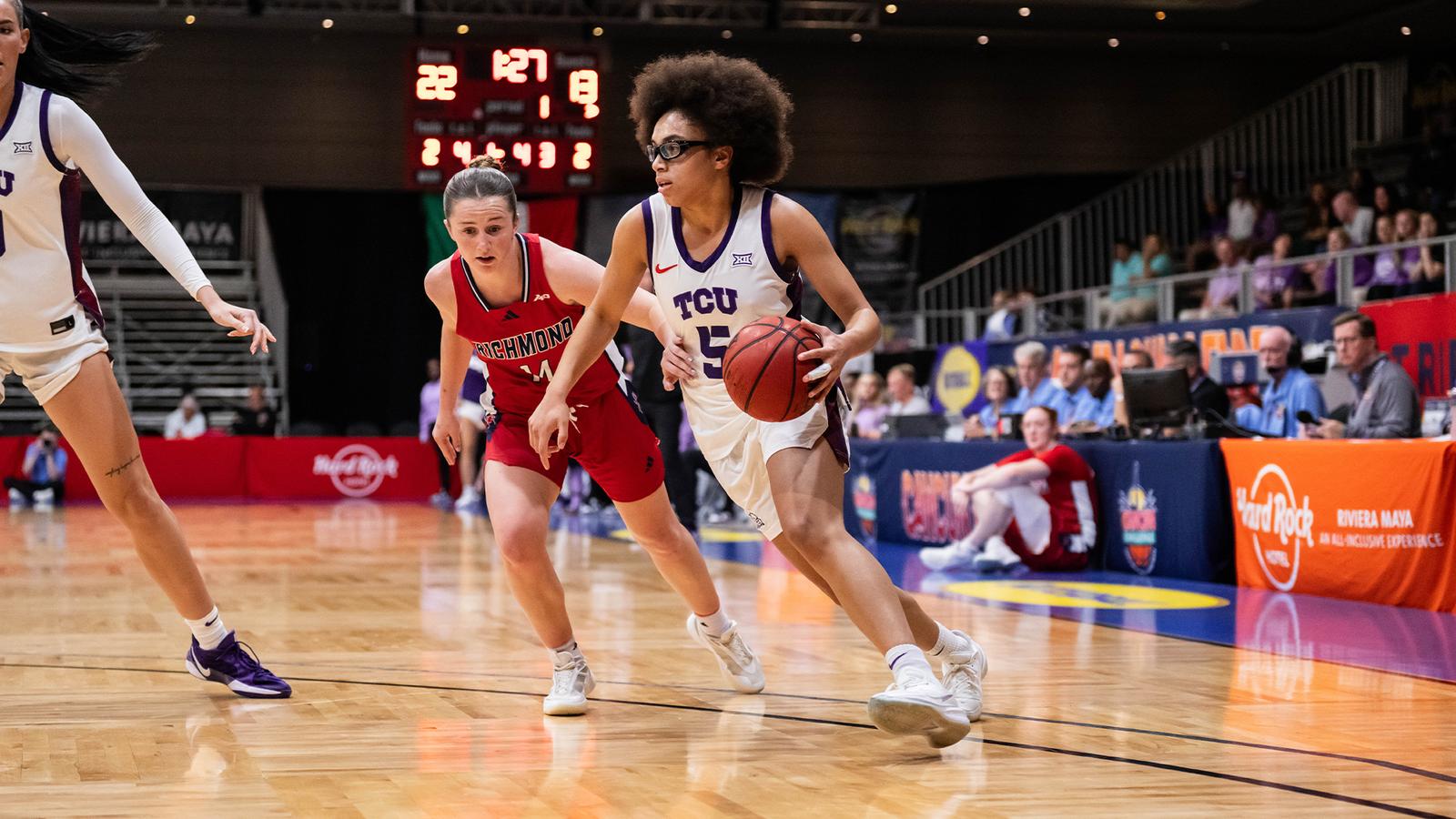 Red-Hot First Half Lifts No. 8 TCU Past Richmond 68-52 - TCU Athletics