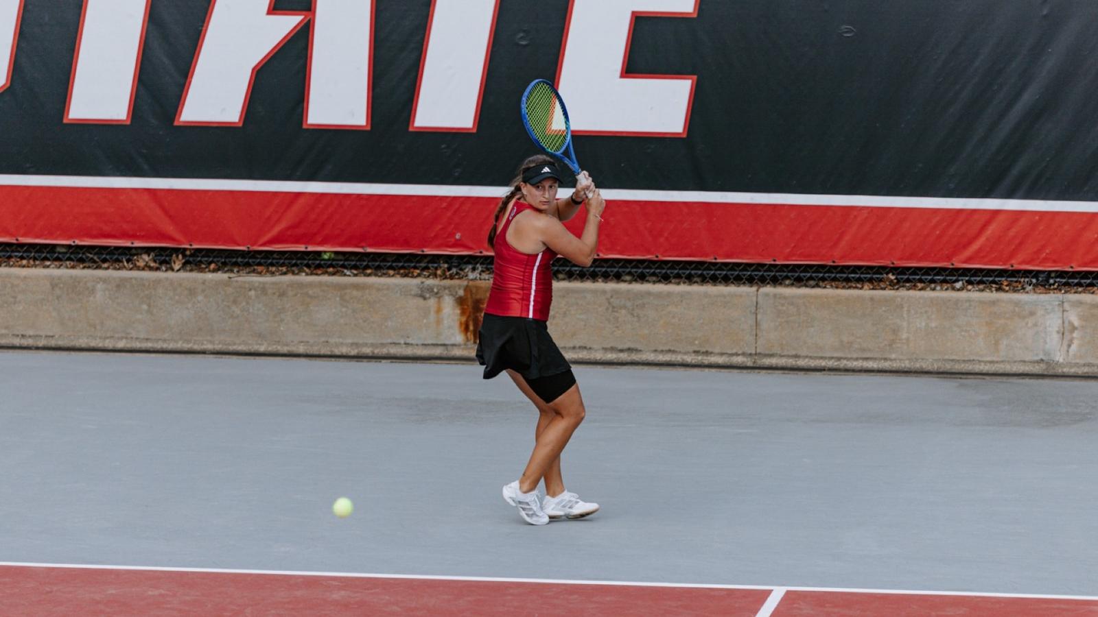 #9 Women’s Tennis Sweeps Syracuse; Smejkalova Secures First Win with ...