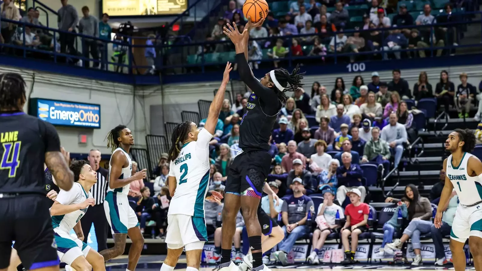 Men’s Basketball Narrowly Falls on National TV at UNCW - University of ...
