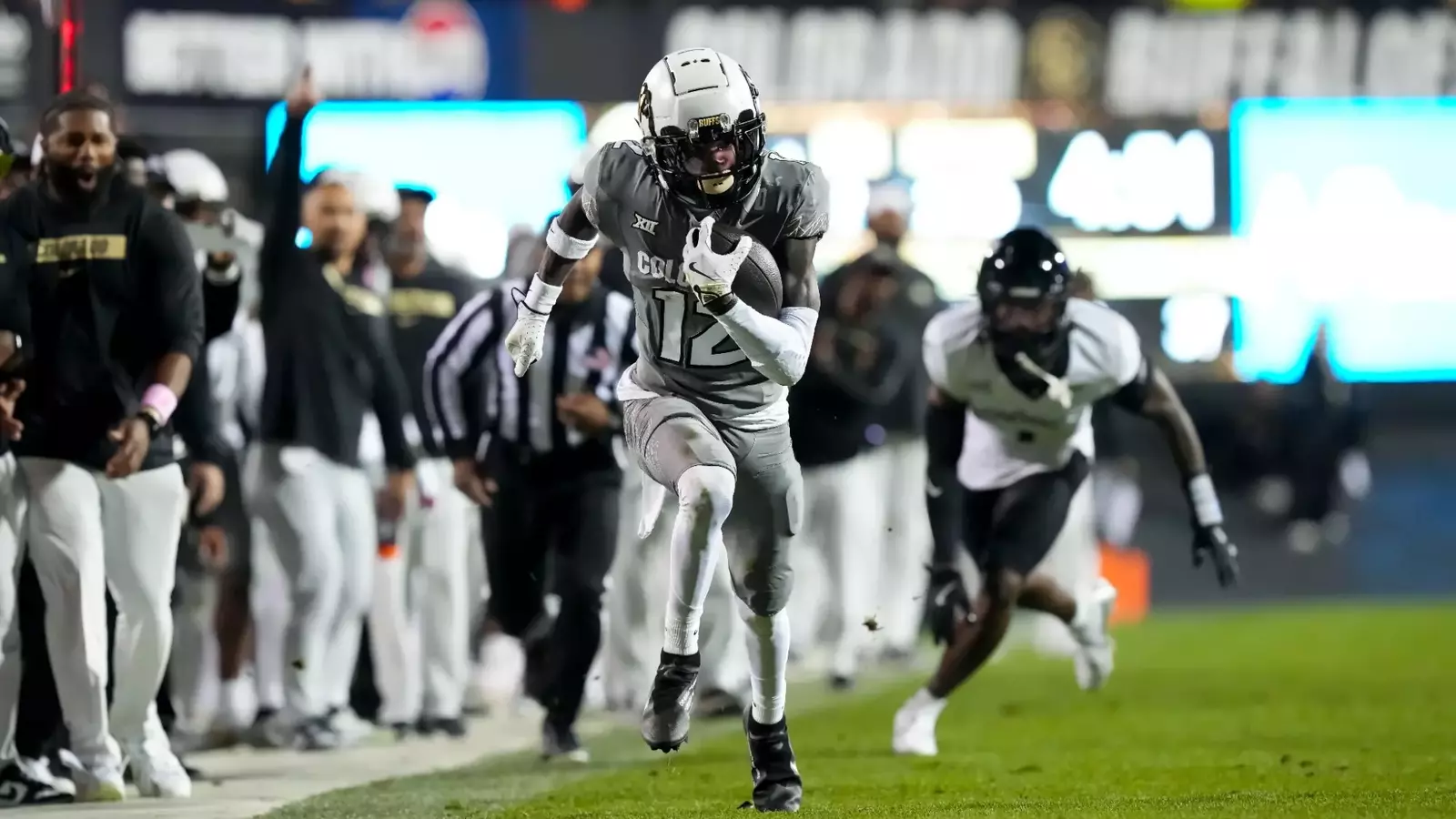 Travis Hunter Wins AP College Football Player of the Year - BVM Sports