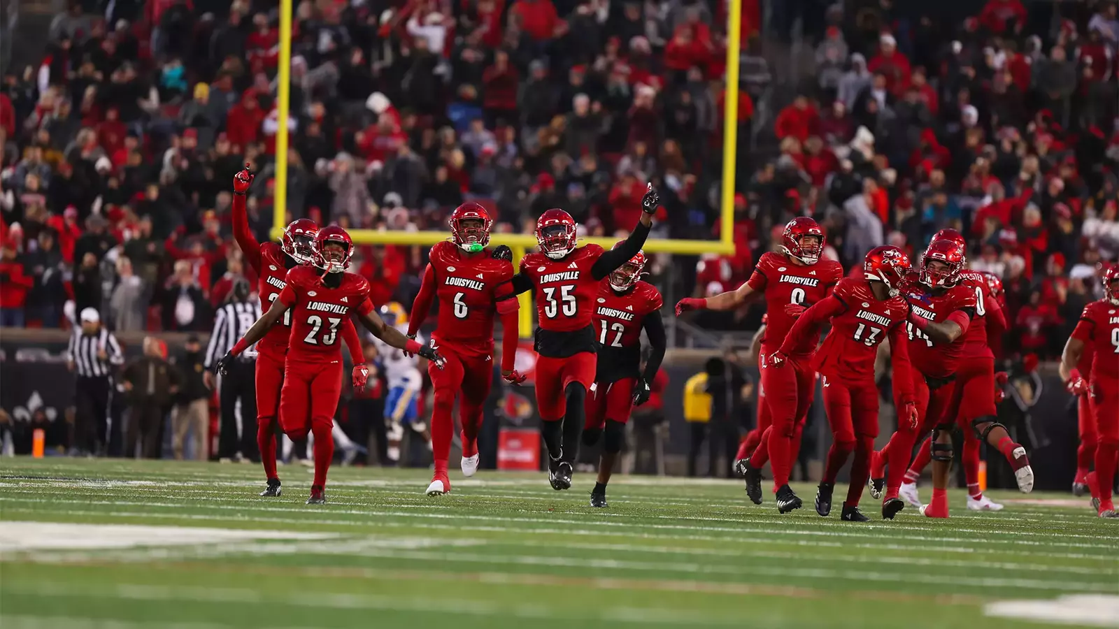 Louisville Defeats Pitt 37-9 in Cards Final Home Game of the Season ...
