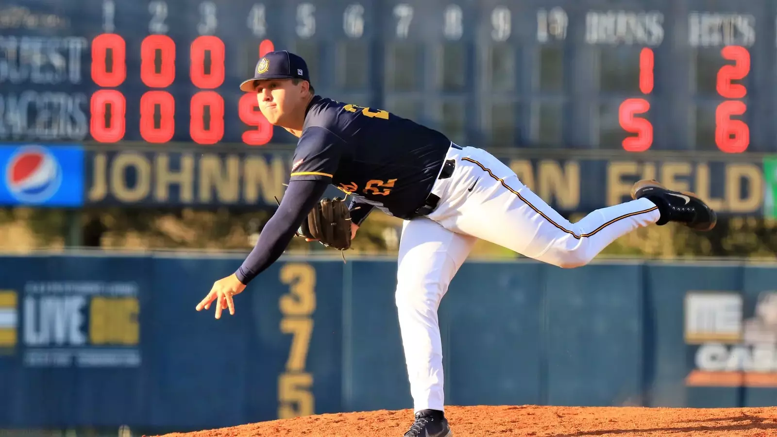 Racers Back in the Win Column in Victory Over UT Martin - Murray State ...