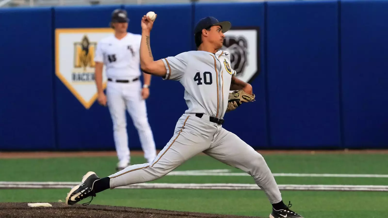 Vernon Tosses Gem as Racers Move to 2-0 in MVC Tournament - Murray ...