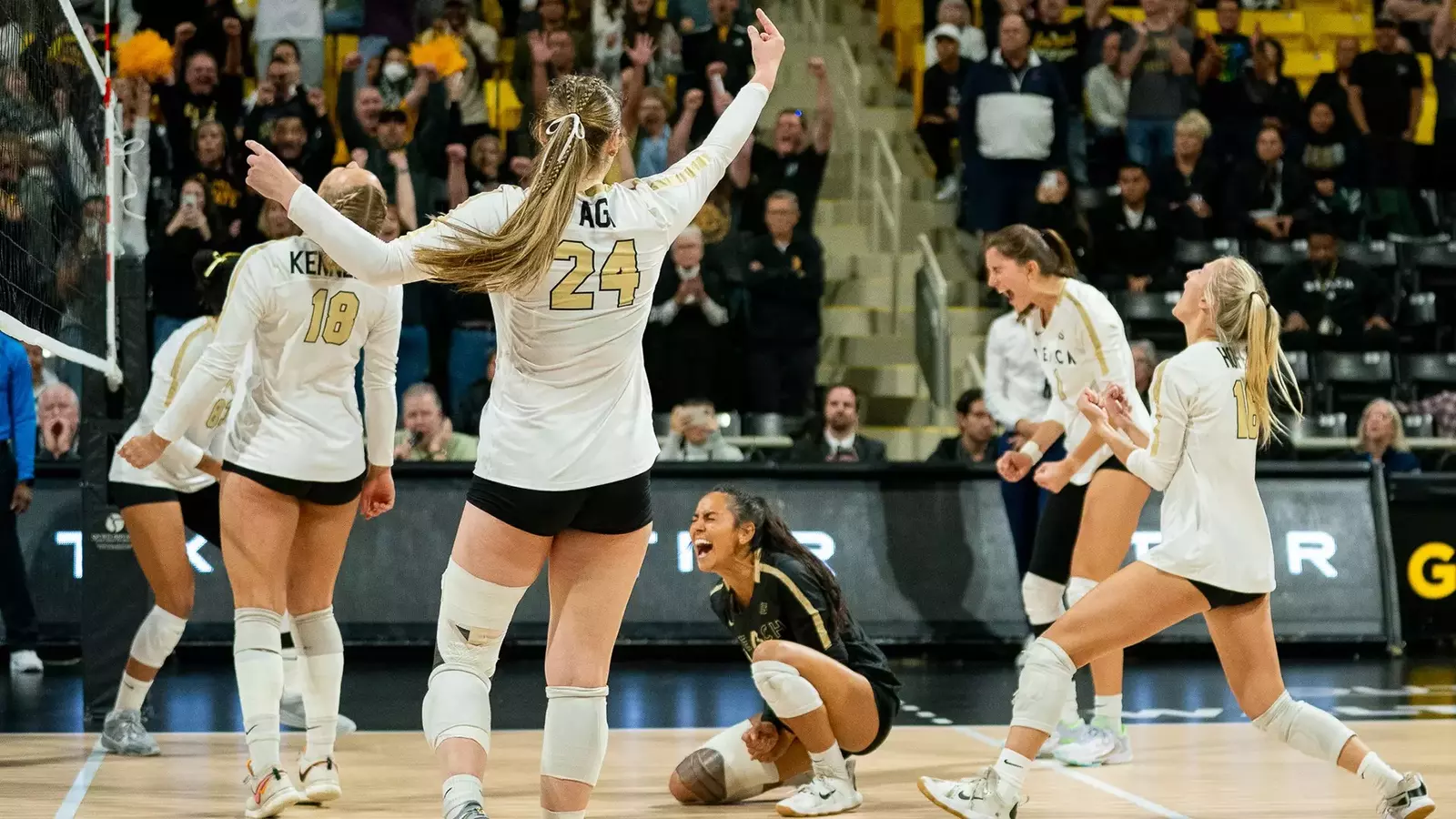 LBSU Women’s Volleyball Wins Gritty Five-Setter Over Top-Seeded UC ...