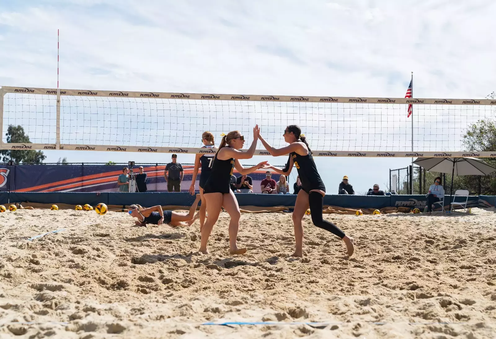 Beach Volleyball Set To Compete At The Battle For LA - Long Beach State University Athletics