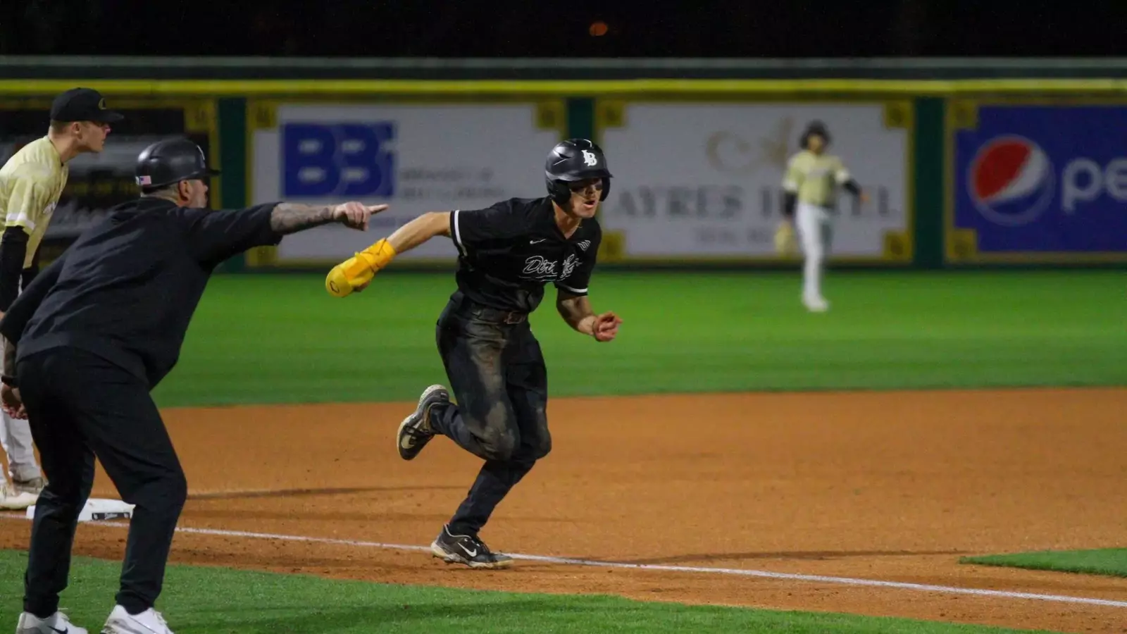 Dirtbags Score Late To Defeat Milwaukee 4-1 - Long Beach State ...