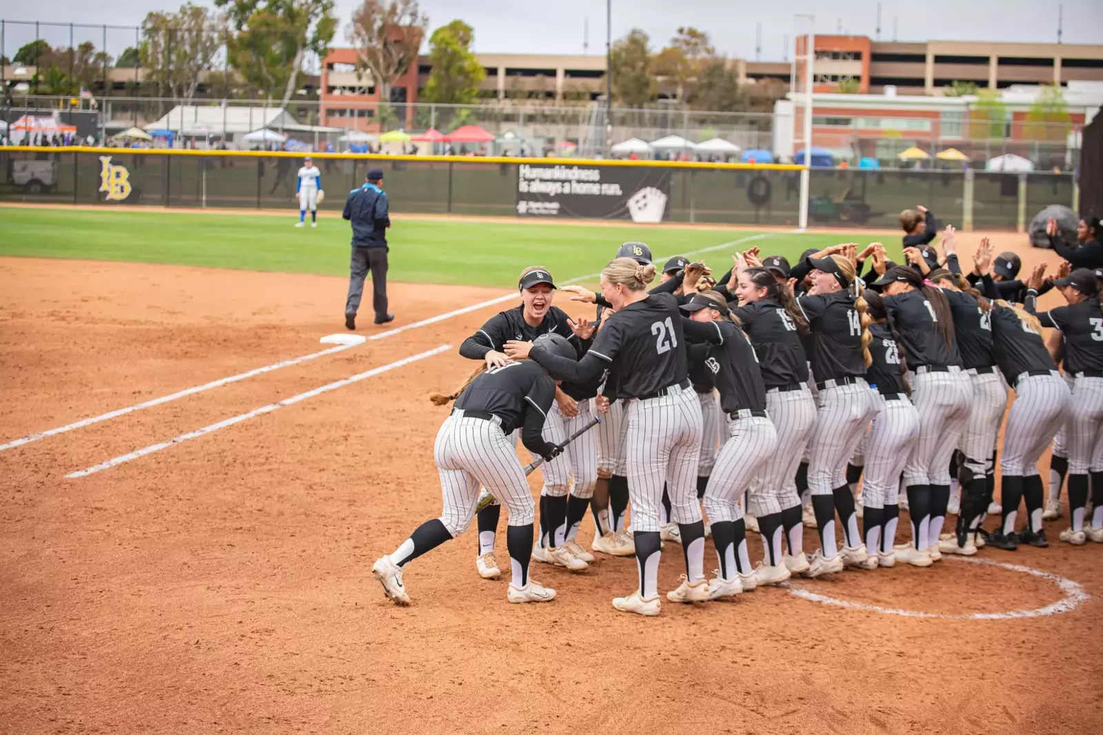 Softball Completes Sweep Of UC Santa Barbara With 7-2 Victory - Long ...