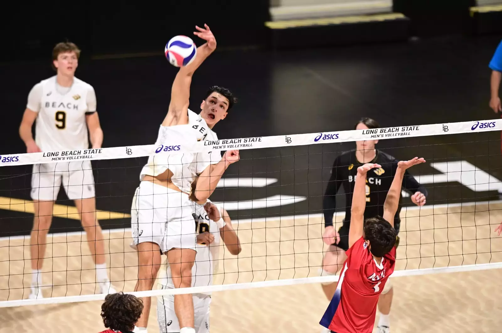 Moni Nikolov Leads No. 1 Men’s Volleyball To Sweep Over NJIT - Long Beach State University Athletics