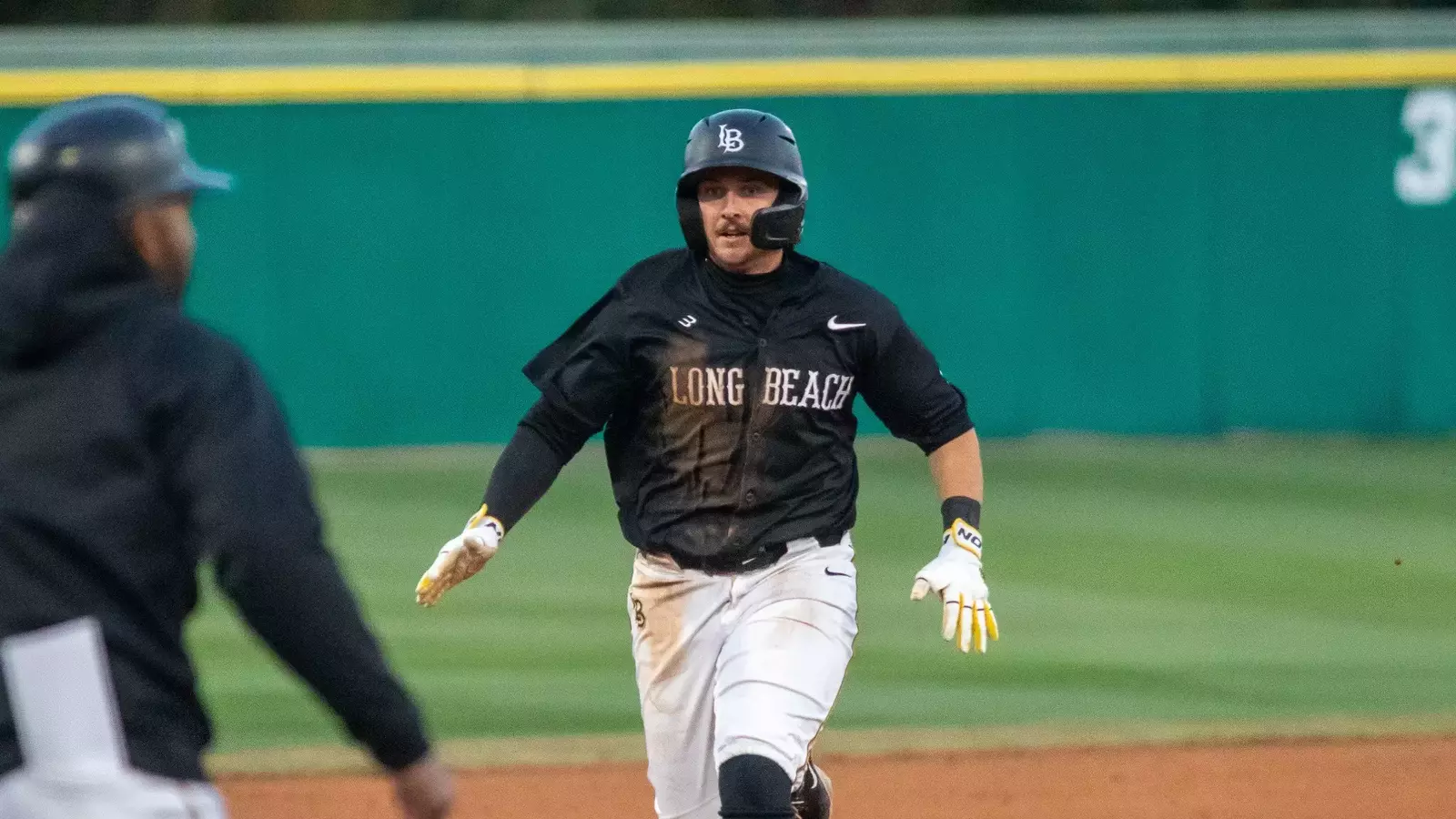 The Dirtbags Defeat The Matadors 13-7 - Long Beach State University ...