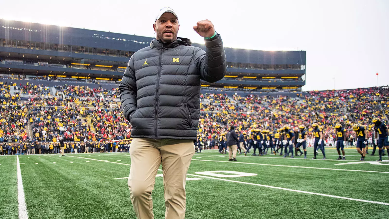 Offensive Coordinator Gattis Named Finalist for Broyles Assistant Coach ...