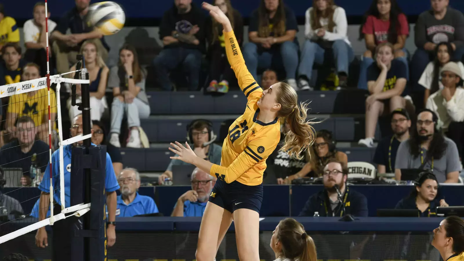 Michigan Takes Early Lead, but Drops Four-Set Match to No. 5 Wisconsin ...