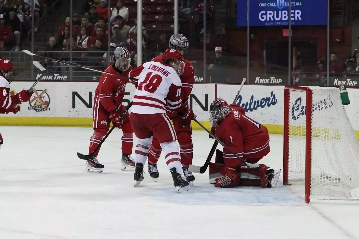 Buckeyes Upset No. 5/6 Badgers, Advance to B1G Semifinals - Ohio State