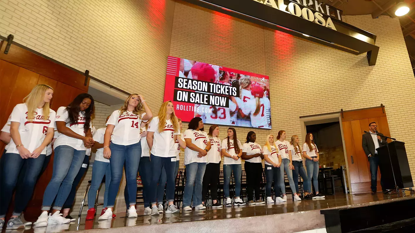 Alabama Softball Hosts Fifth Annual Trivia and Games Night - Alabama ...