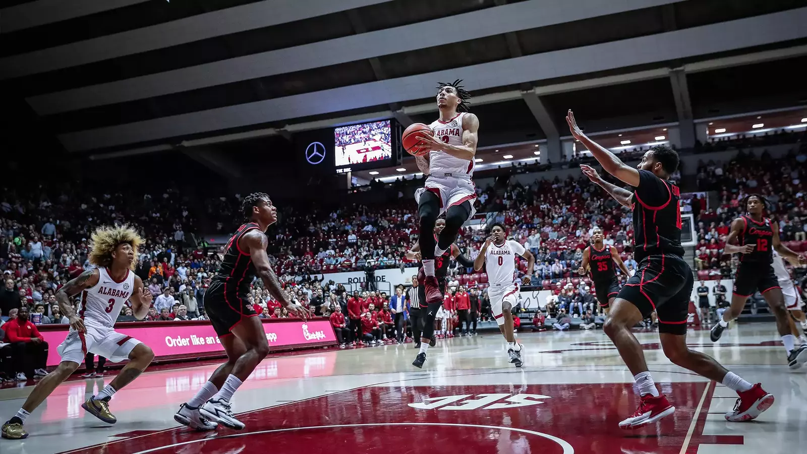 No. 9/9 Alabama Outlasts No. 14/13 Houston, 83-82, to Claim Second ...