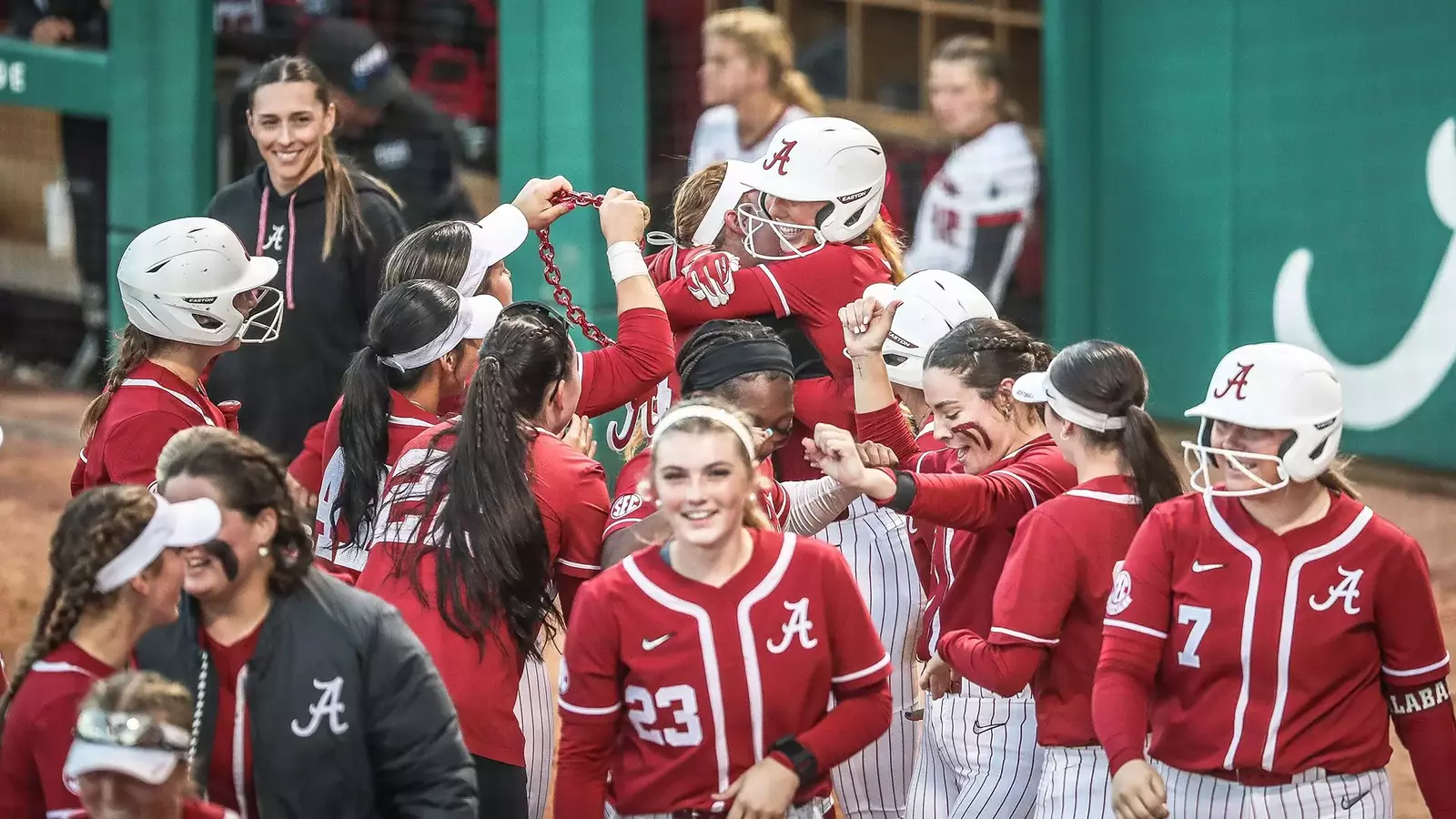Softball Earns Two Wins Friday vs. West Alabama - Alabama Athletics