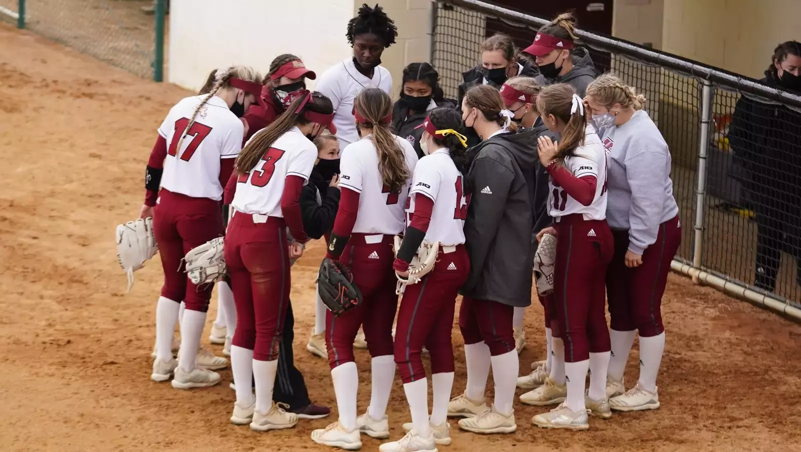 Softball Takes Sunday Doubleheader To Sweep La Salle Series ...