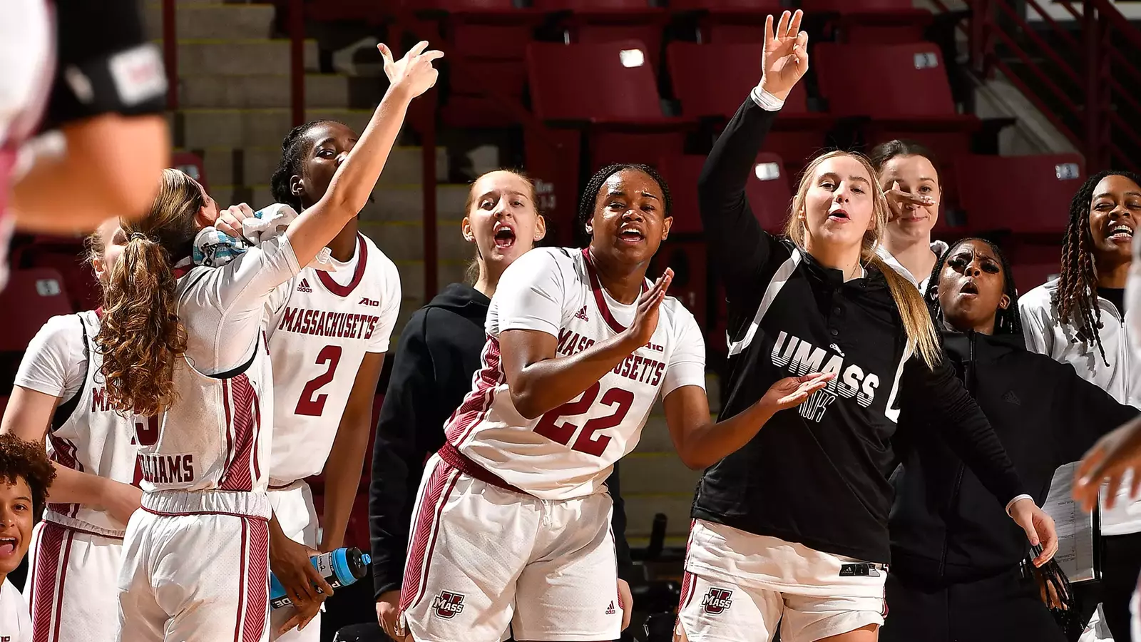 Minutewomen Head To La Salle For Saturday Afternoon Matchup ...