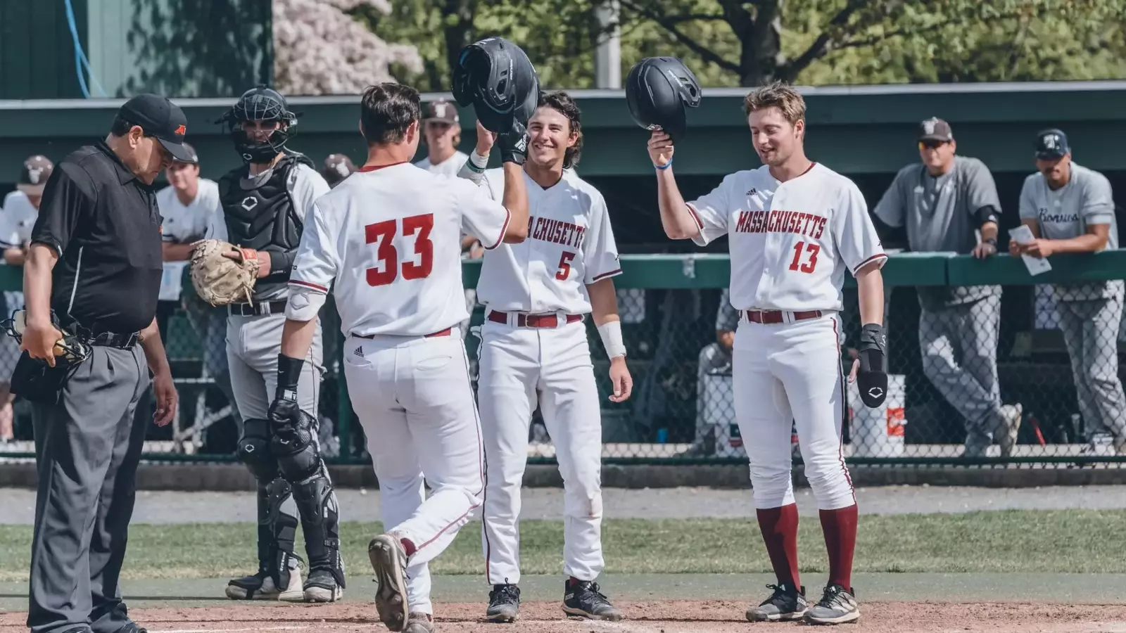 Le Baseball De Luniversité Du Massachusetts Bat Saint Bonaventure 10